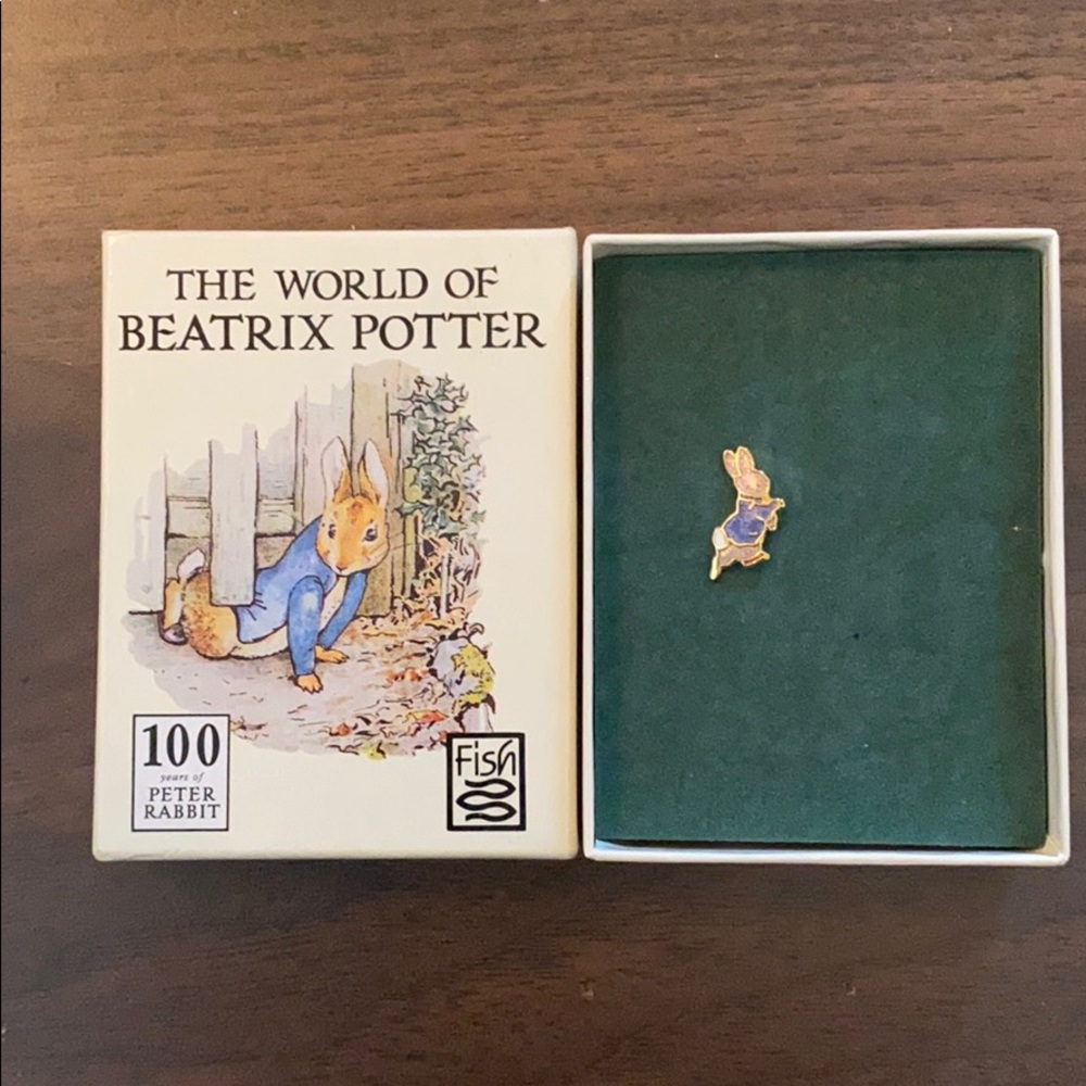 Unique Vintage Peter Rabbit Running Brooch - Gem